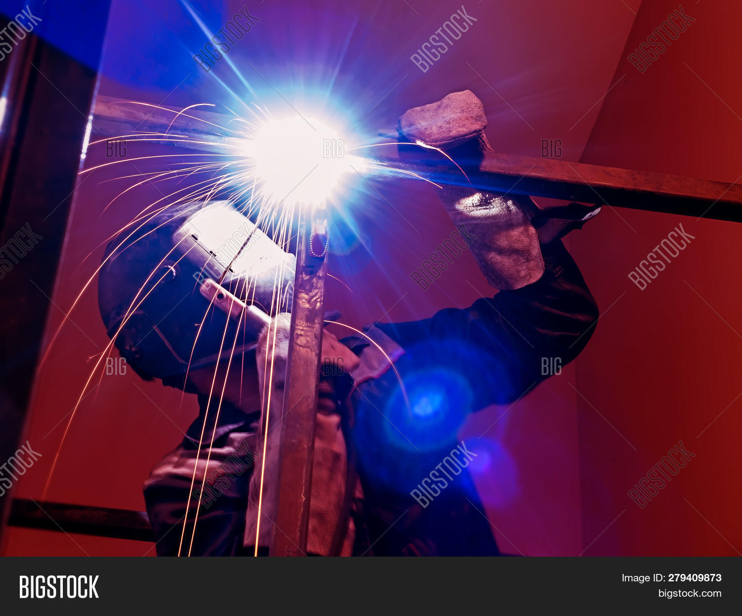 Welder Worker Performs Image & Photo (Free Trial) | Bigstock