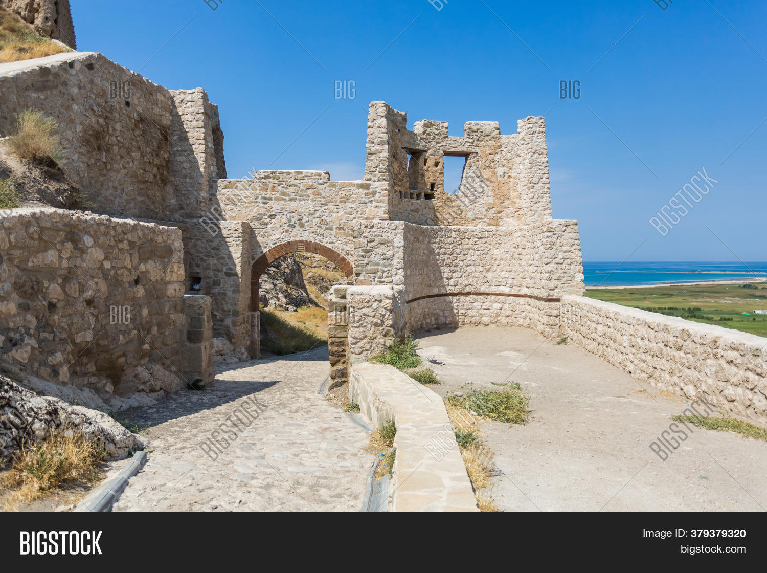 Van Castle Close , Image & Photo (Free Trial) | Bigstock