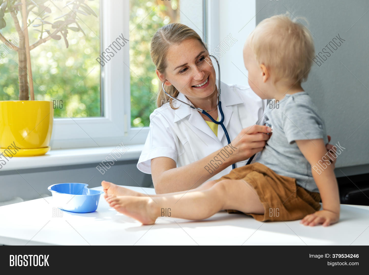 Doctor Examining Child Image & Photo (Free Trial) | Bigstock