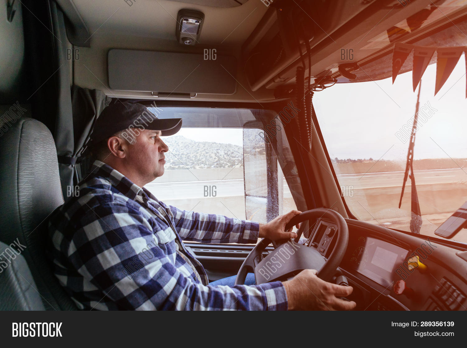 Imagen y foto Driver Cabin Big (prueba gratis) | Bigstock