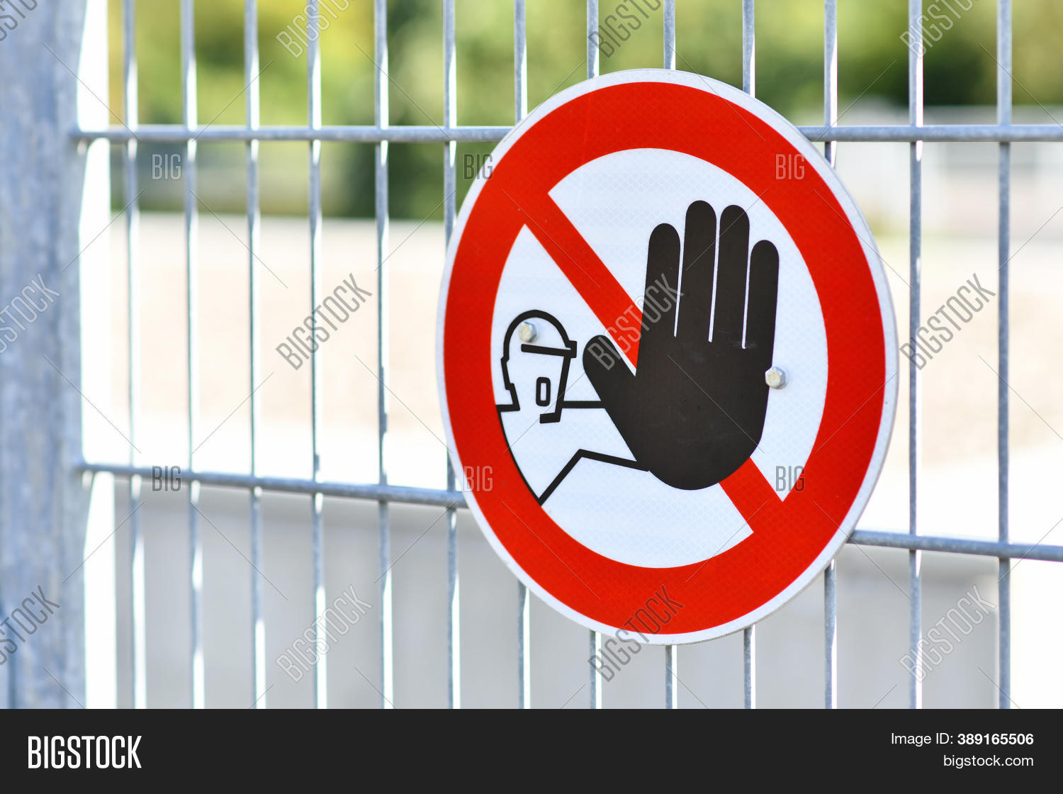 Round 'keep Out' Image & Photo (Free Trial) | Bigstock