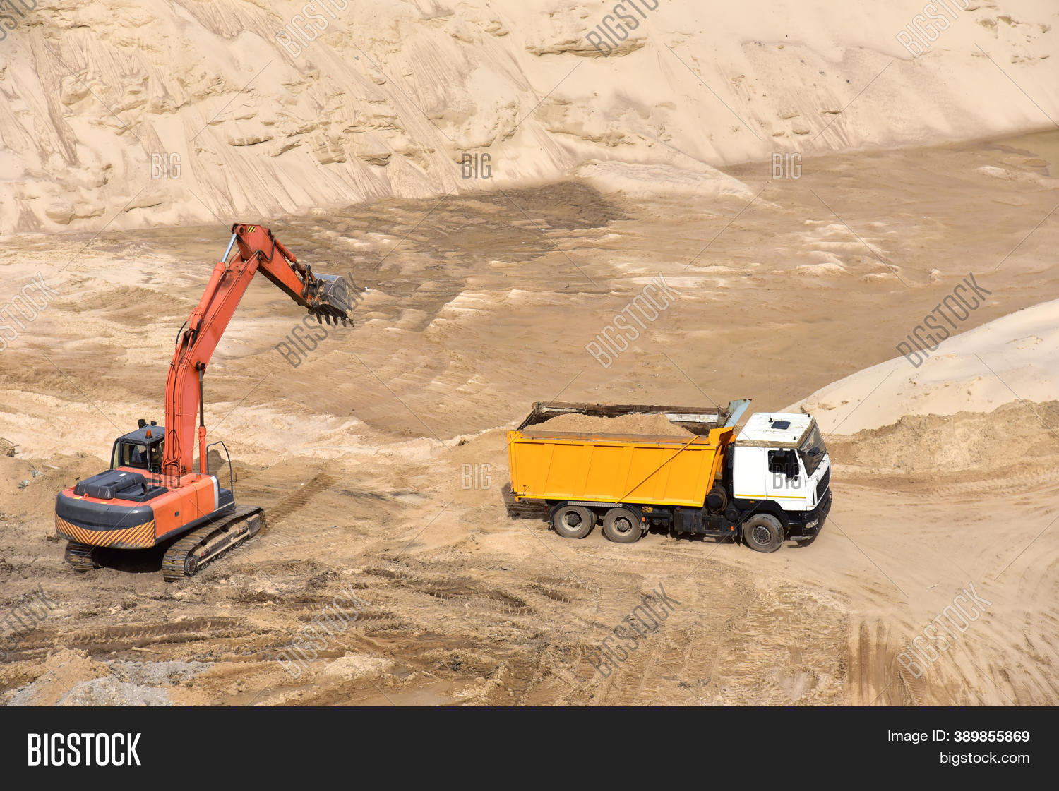 Excavator Load Sand Image & Photo (Free Trial) | Bigstock