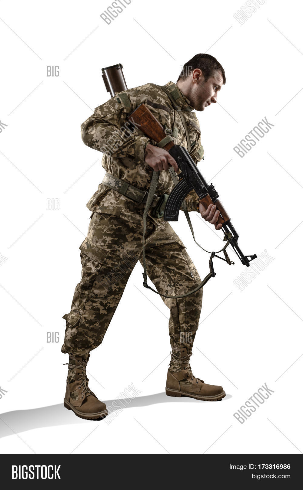 sodier in military uniform with machine gun isolated on white ...