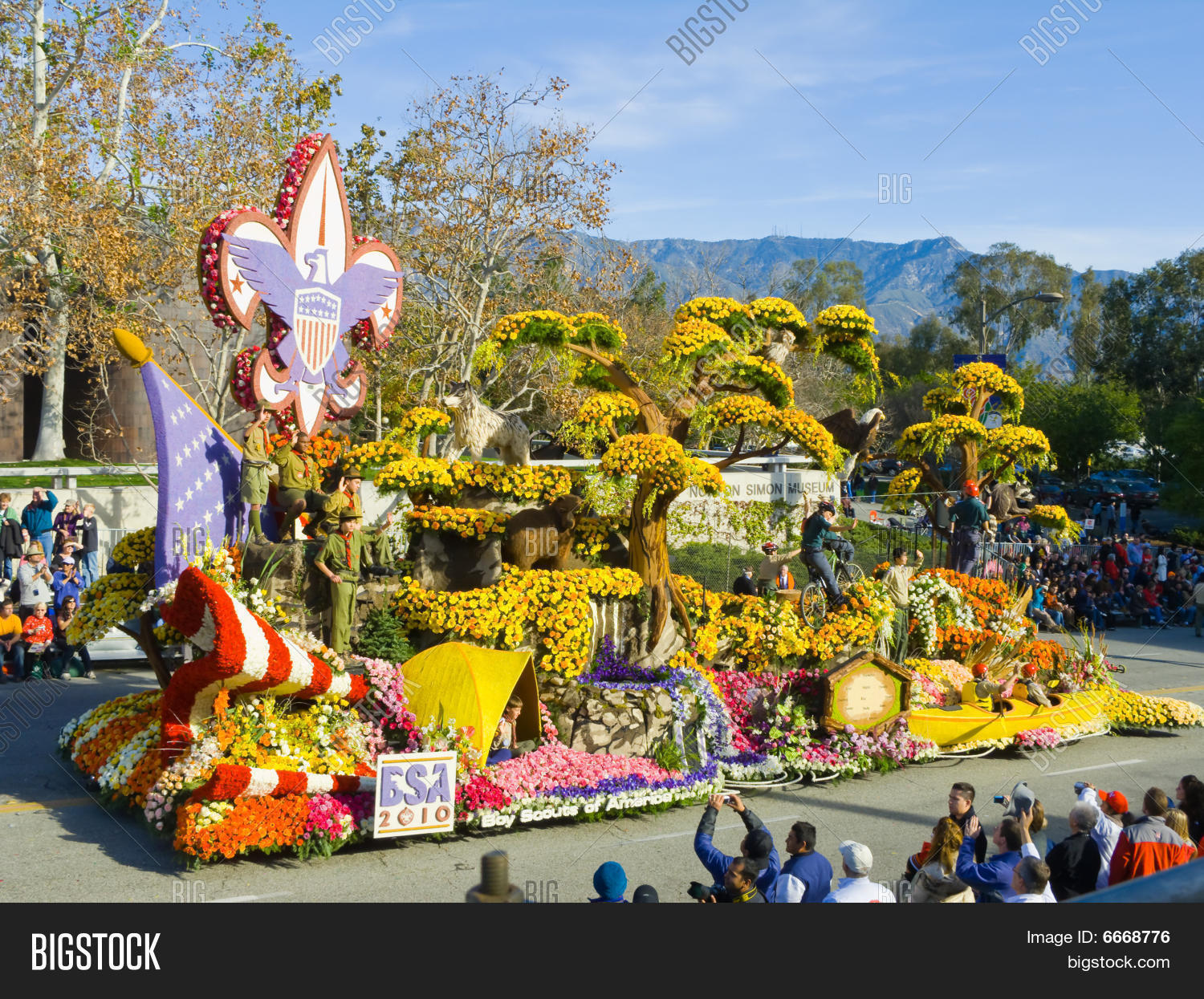 Boy Scouts Of America 2010 Rose Bowl Parade Float Stock Photo & Stock ...